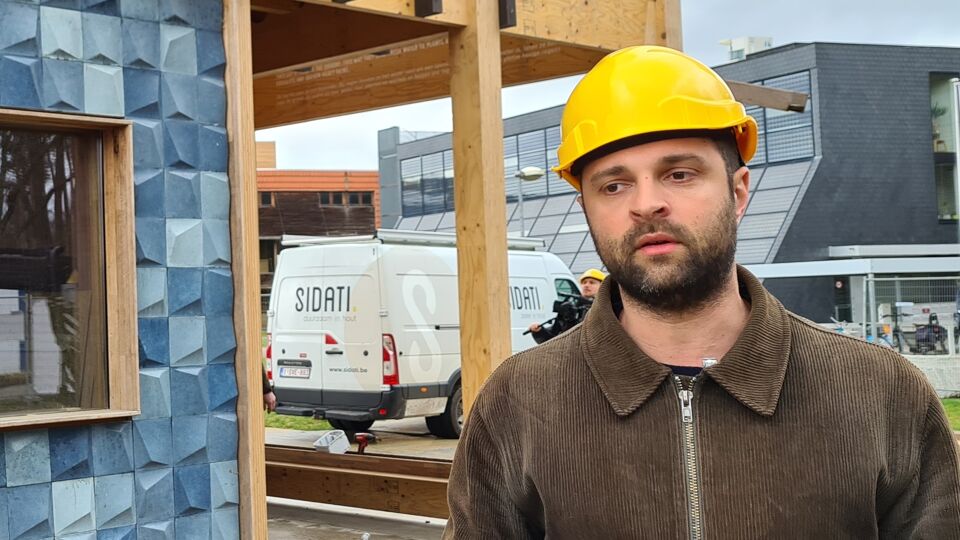 Servies gemaakt van koeienvlaai en keukenblad van eierschalen: Kamp C in Westerlo stelt biohuis ...