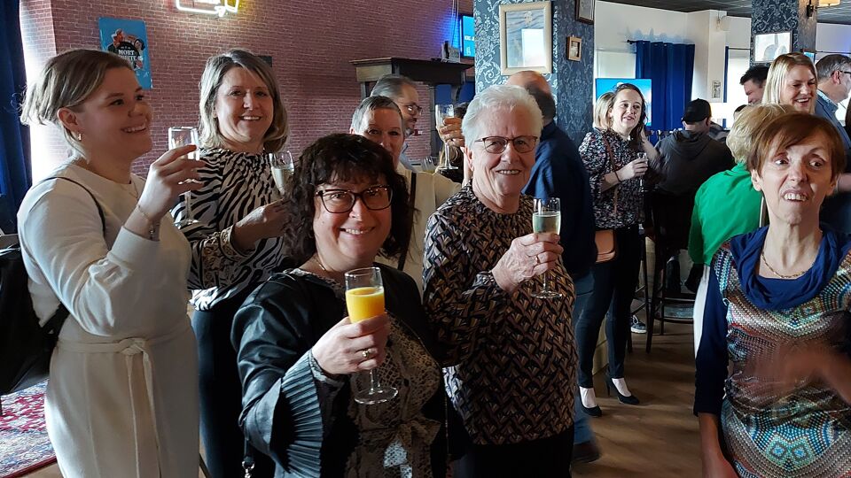 KRC Genk opent eerste jongdementiecafé in Cegeka Arena | VRT NWS: nieuws