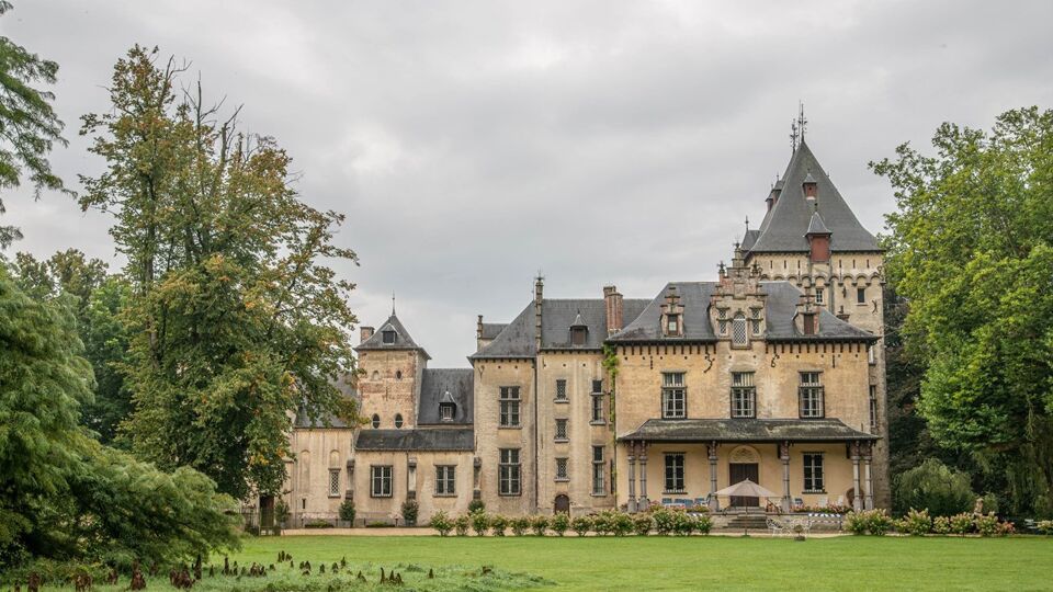 Malle vraagt inwoners of ze kasteel van Westmalle mag kopen voor 853. ...