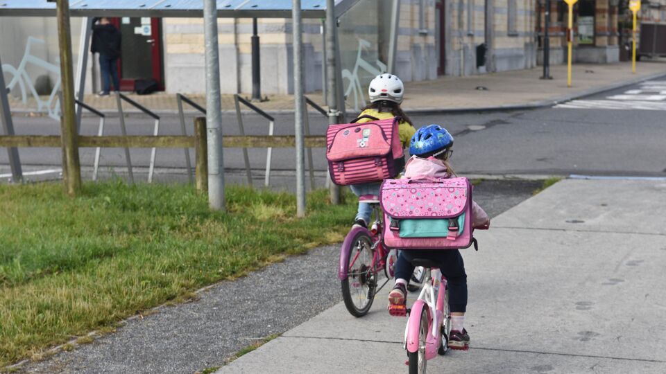 Nieuw fietsplan wil bijna alle gemotoriseerd verkeer weg van scholen en ...