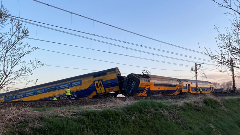 Dode bij botsing van trein en bouwkraan in Nederland: nog drie gewonden ...