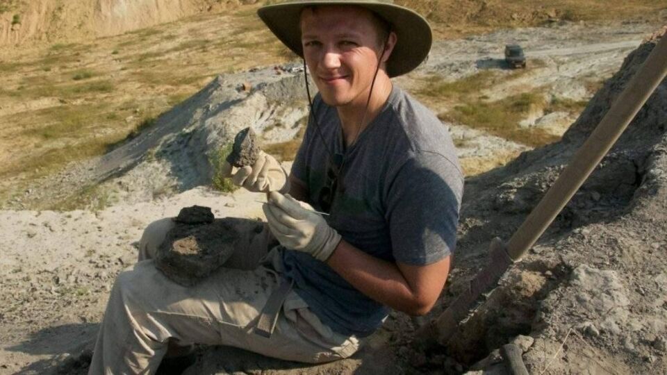 Skelet van T.rex Trinity gekocht door Fernand Huts voor zijn Boerentoren: "Dolgelukkig met ...
