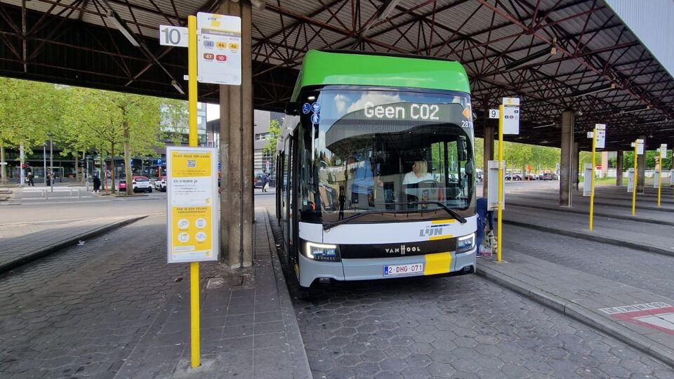 In Genk rijden vanaf volgende week dinsdag nieuwe elektrische bussen ...