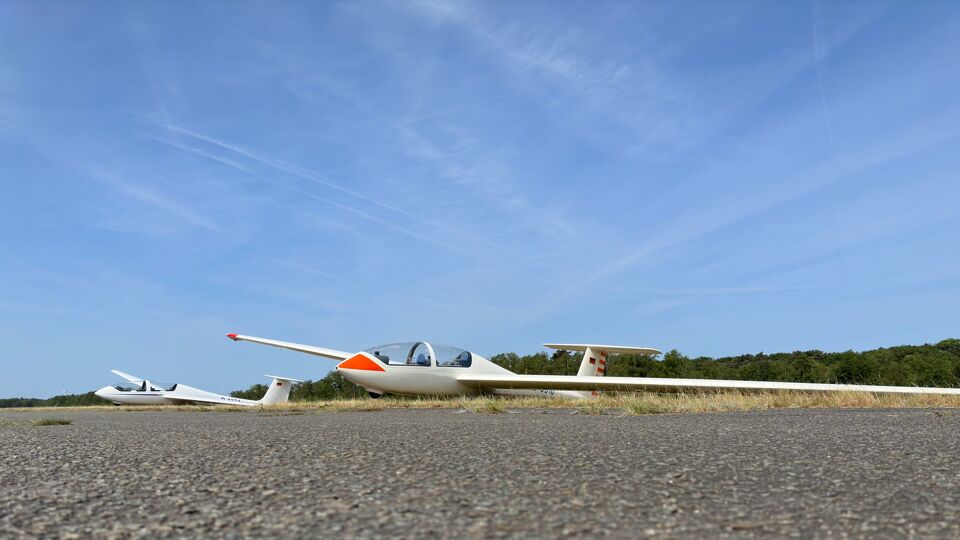 Vliegtuigjes mogen opnieuw de lucht in op vliegveld Malle na bijna jaar ...