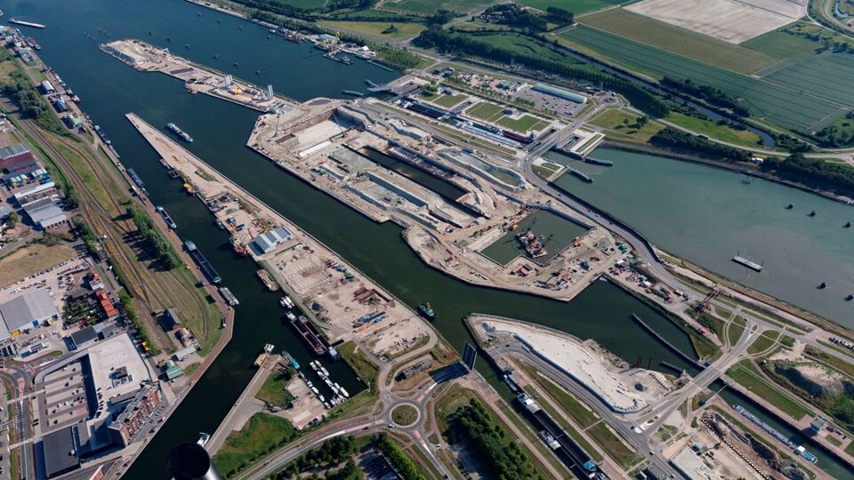 Scheepvaart Gent-Terneuzen stilgelegd om versneld water weg te kunnen ...
