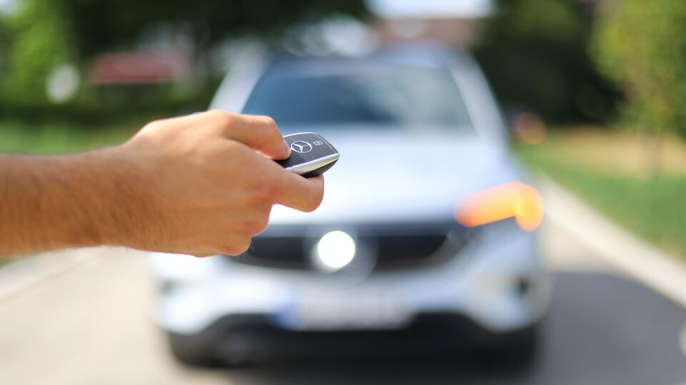 Tuut-tuut: waarom maken auto's steeds vaker geluidjes? | VRT NWS: nieuws