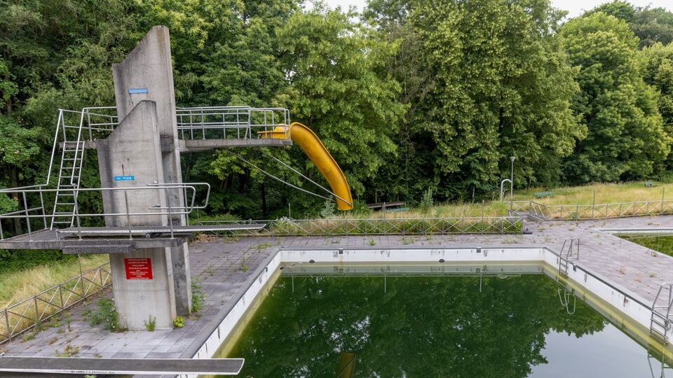 Agentschap voor Natuur en Bos koopt zwembadcomplex Kluisbos in ...