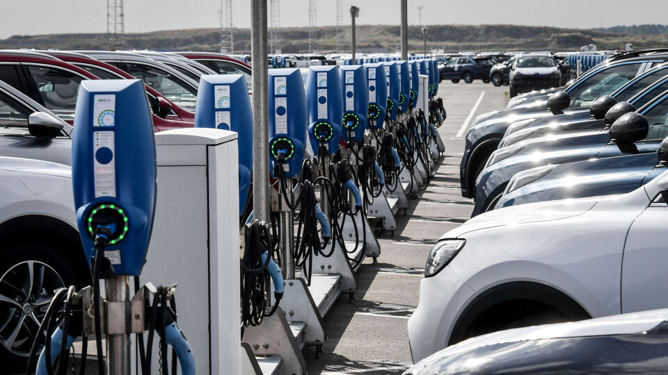 Elektrische auto opladen wordt (een beetje) eenvoudiger: geen laadpas ...