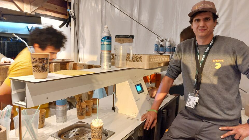 Bar op Gentse Feesten bouwt Irish Coffeemachine die tot 1.000 drankjes ...