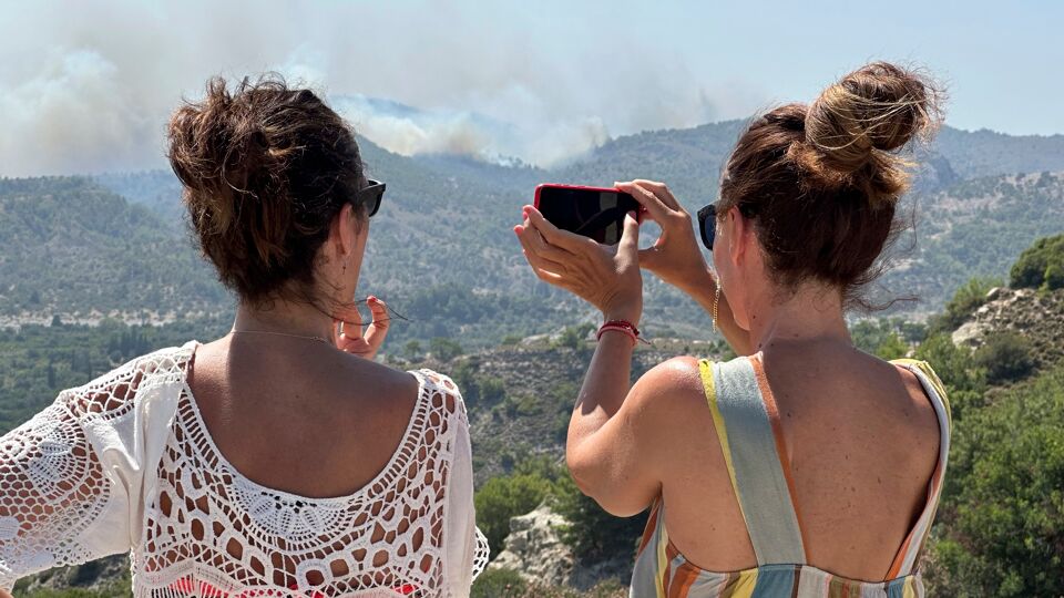 Griekse premier biedt gedupeerde toeristen week gratis vakantie op ...