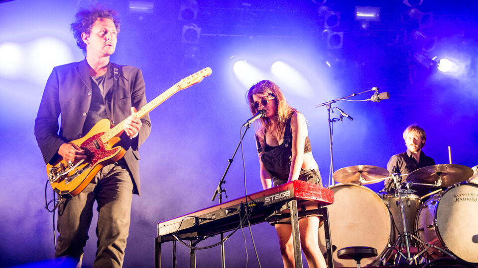 Vrienden en collega's halen herinneringen op aan muzikant Tom Pintens ...