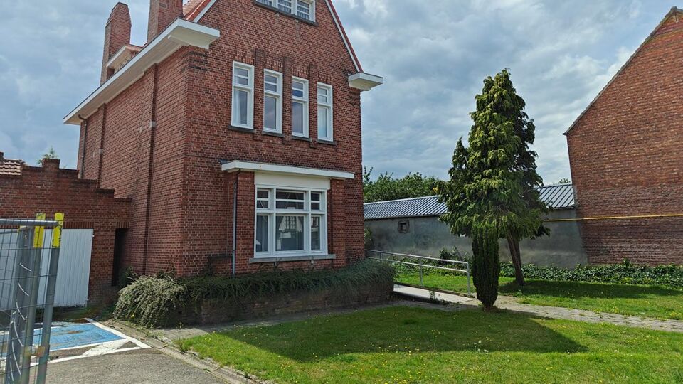 Stad Geel opent nieuwe grote noodwoning waarin tot 10 personen ...