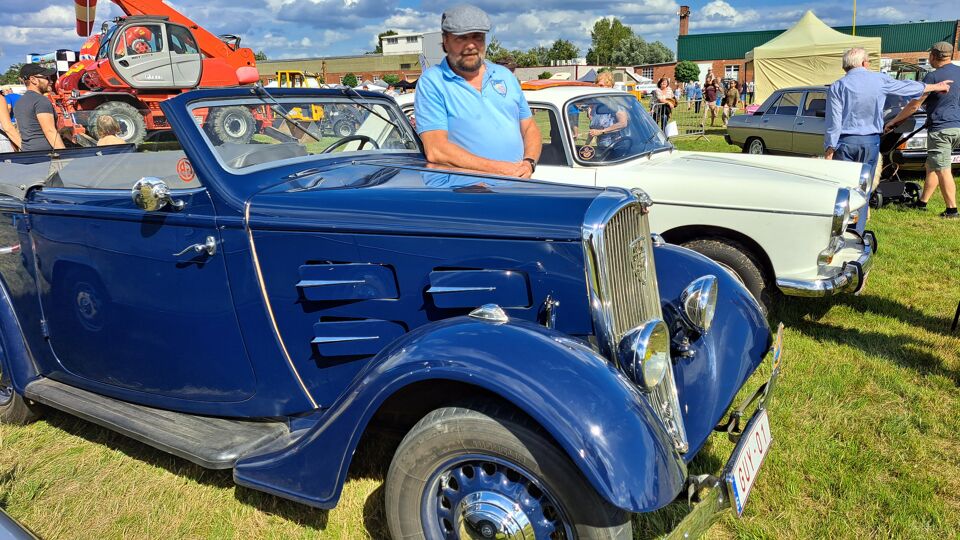 Oldtimers en vliegtuigen in overvloed bij het Fly & Drive-in event in ...