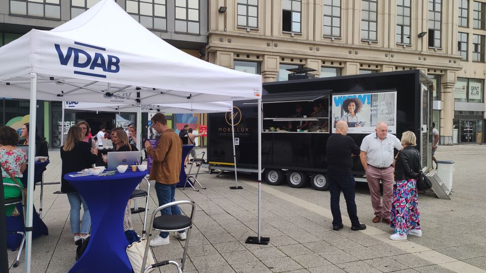 Trailer van VDAB in Gent moet personeelstekort in horeca helpen ...