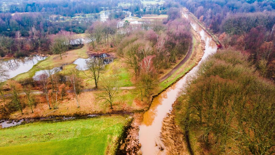 Kleine Nete kronkelt weer door natuurgebied Olens Broek: afgesneden ...