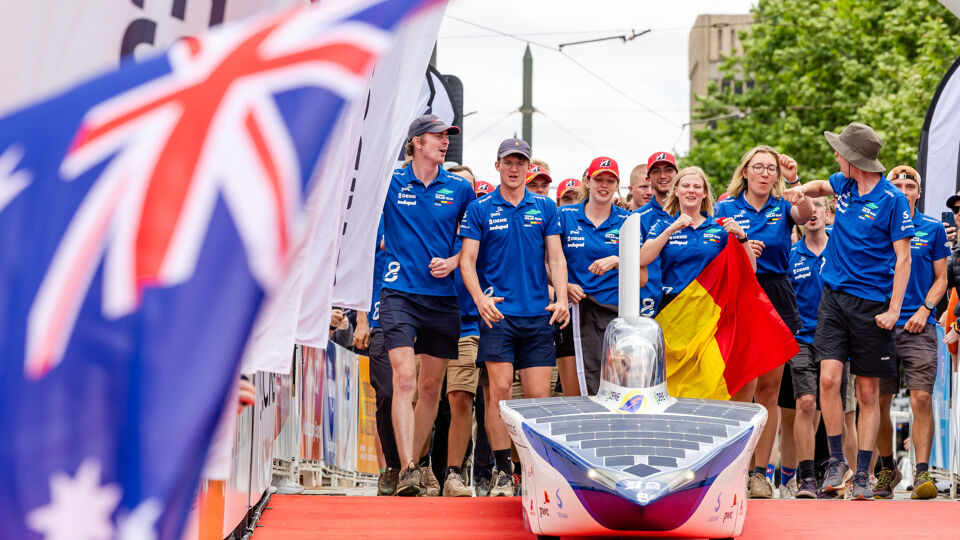 La Solar Team dévoile sa nouvelle voiture solaire, "la plus efficace ...