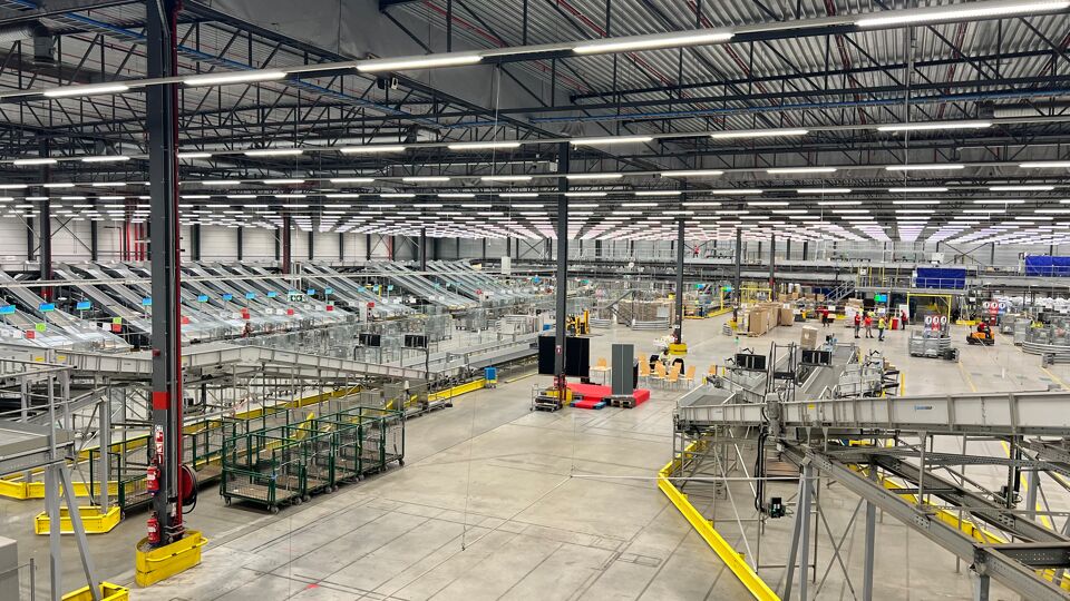 Bpost Antwerpen X verdubbelt capaciteit met nieuwe sorteermachine: "Kan ...