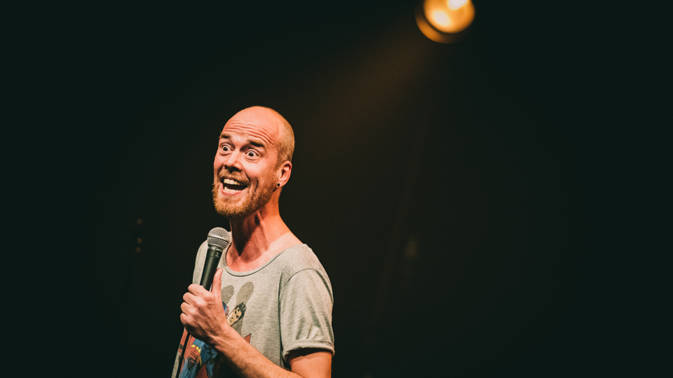 Stand-upcomedian Steven Mahieu stelt nieuwe tournee uit omdat "mentale ...
