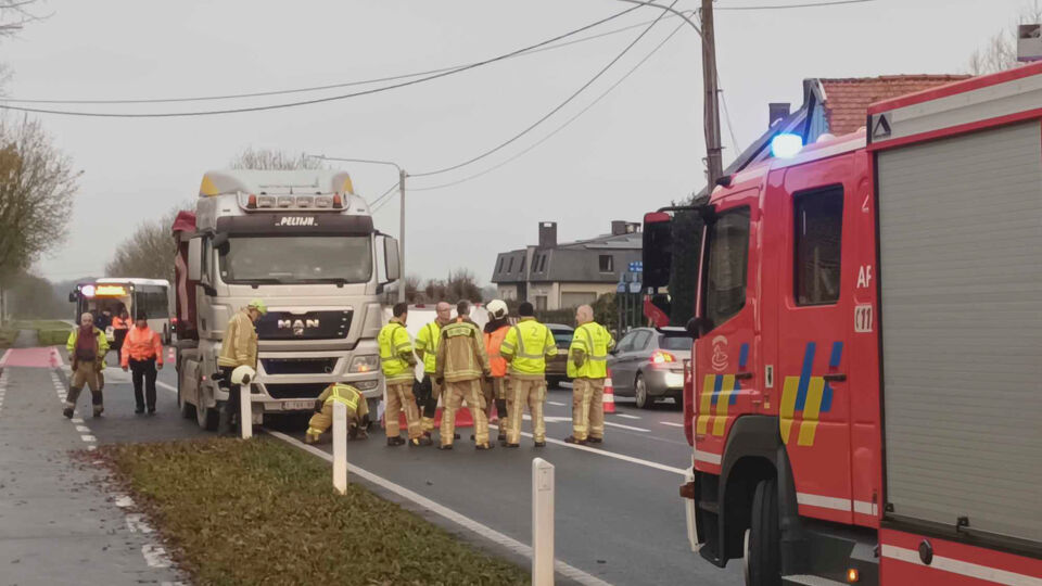 Fietser van 34 komt om het leven bij ongeval met vrachtwagen in Zwalm | VRT NWS: nieuws