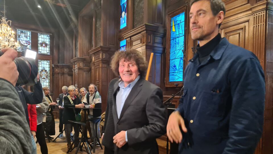 Basketballegende Willy Steveniers viert 85e verjaardag met eerbetoon in ...