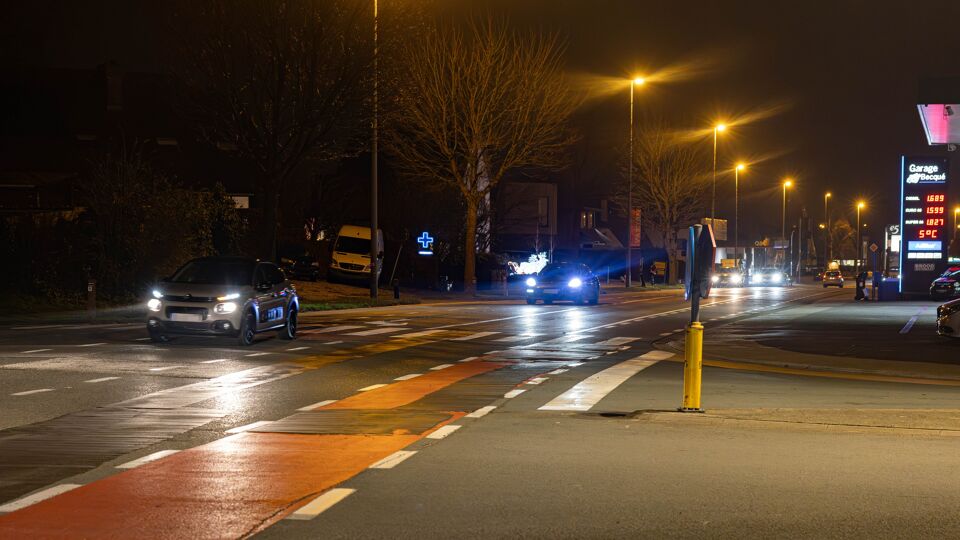 57-jarige vrouw die in Denderleeuw op zebrapad werd aangereden is overleden | VRT NWS: nieuws