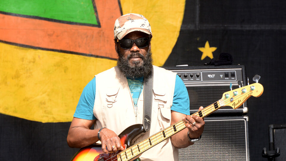 Van "I shot the sheriff" tot "No woman, no cry": Reggae-icoon Aston ...