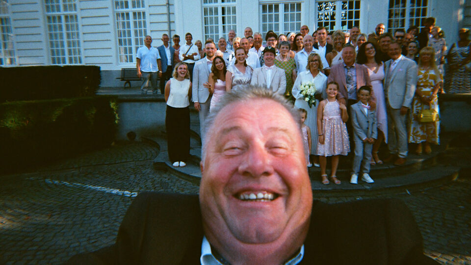 Na 32 jaar huwelijk eindelijk trouwfoto's en een wereldrecord indoor ...