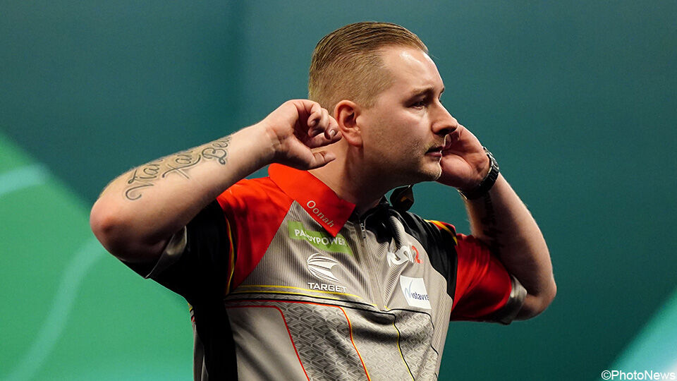 Dimitri Van den Bergh zal titel op UK Open niet verlengen: hij sneuvelt ...