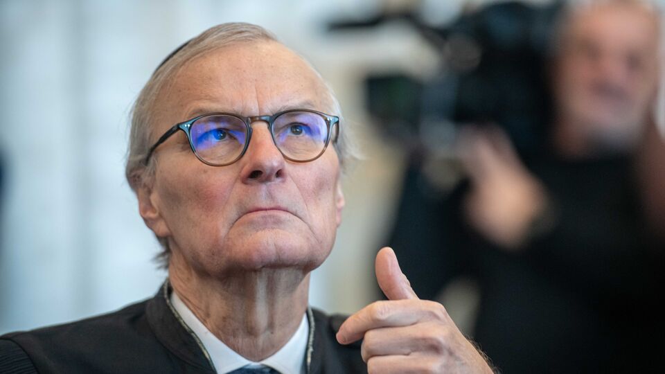 Advocaat Hans Rieder voor rechter op verdenking van belastingontduiking ...