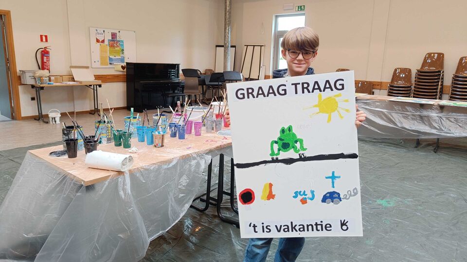 Peltse kinderen schilderen Graag Traag-borden voor meer ...