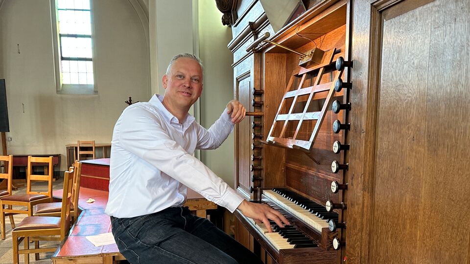 Organist Gerry Dirix van kerk Heusden springt bij in andere parochies ...