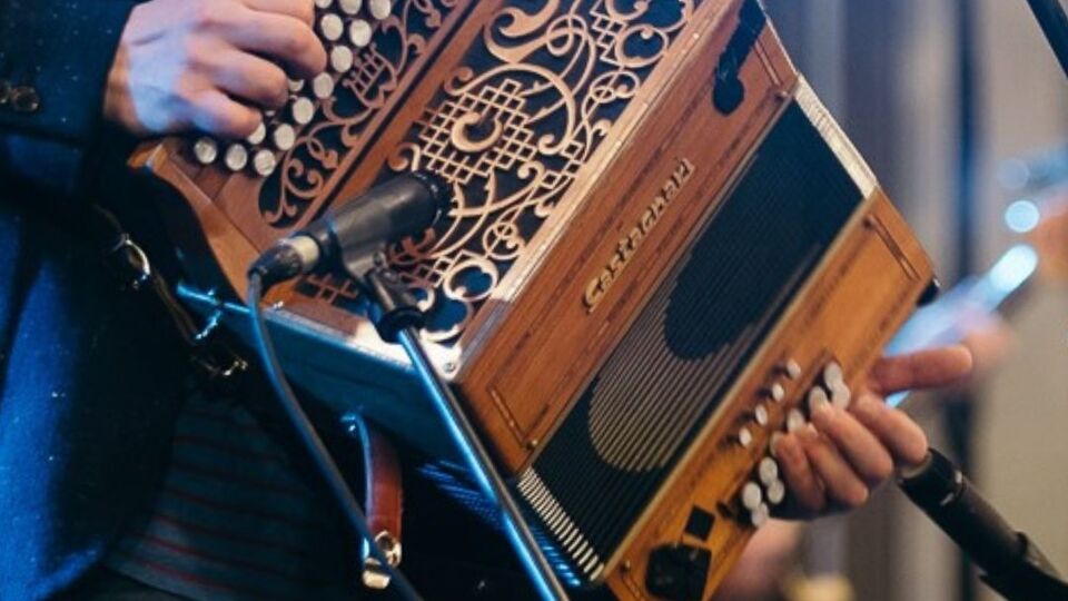 Dieven stelen accordeon uit huis van Klaas in Asse: "Zou nu enkel een ...