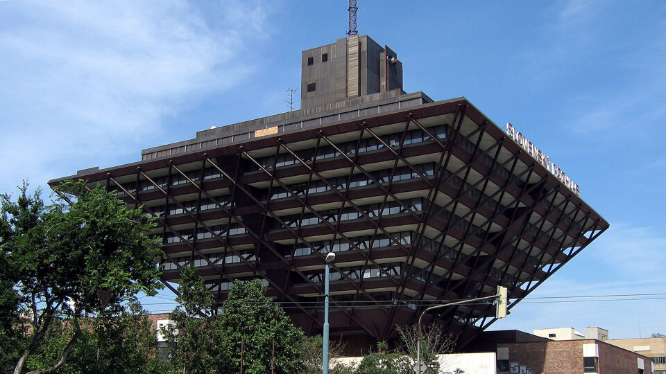 Vrees voor verregaande politieke inmenging bij openbare omroepen in ...