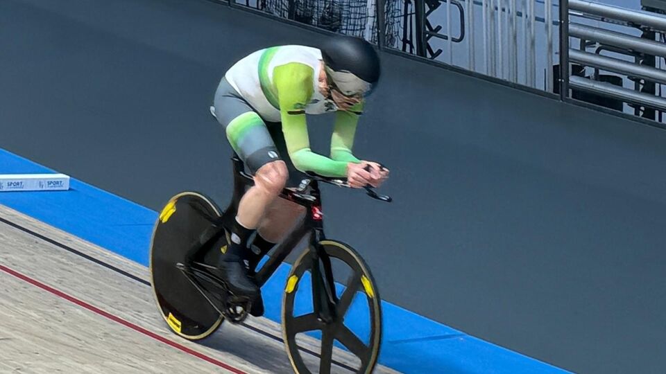 KUL-professor uit Kontich breekt Belgisch uurrecord baanwielrennen voor ...