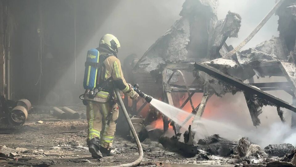 OXY Building in the Brussels' downtown stands ablaze (VIDEO) | VRT NWS ...
