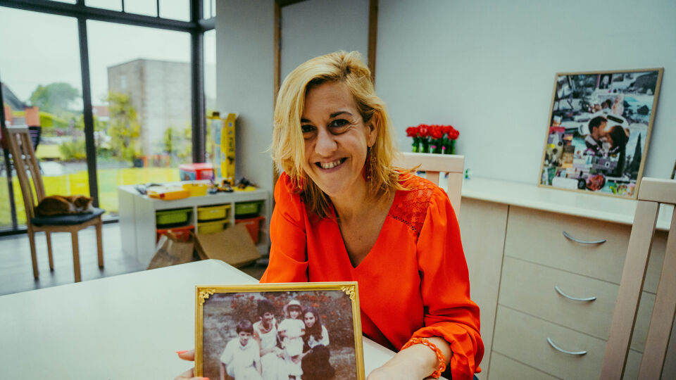 "Wie kent mijn mama?": Stefanie uit Olsene zoekt herinneringen aan haar ...
