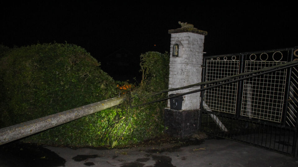 Verlichtingspaal omver gereden bij ongeval in Emelgem | VRT NWS: nieuws