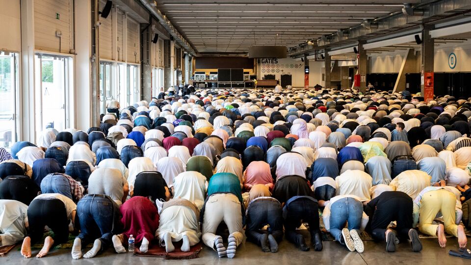 Moslims vieren vanaf vandaag het Offerfeest: "Het is de bedoeling om te ...