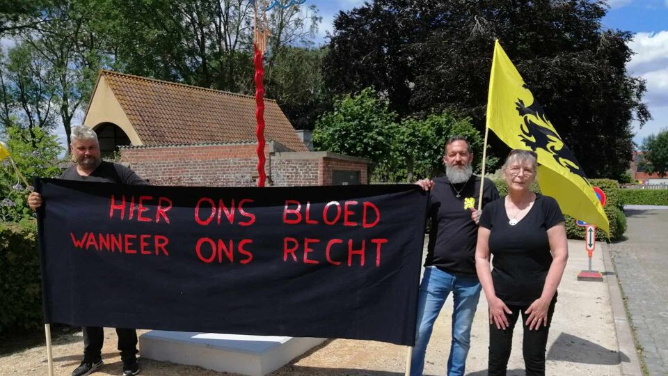 Radicaal-rechts protest in Watou tegen kunstwerk waarvoor Vlaamse ...