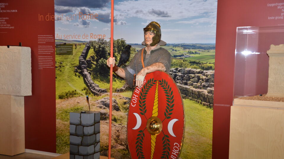 Archeocentrum Velzeke laat poppen van Romeinse soldaten spreken met AI ...