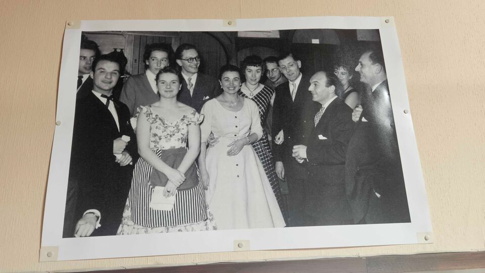 Actrice Alice Toen viert 100e verjaardag met eigen single: 'Wat een ...