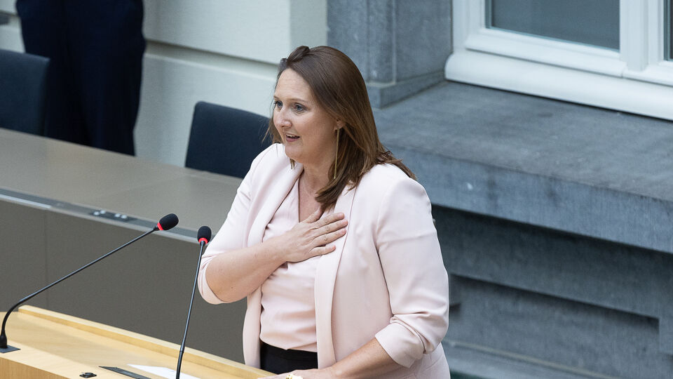 Gwendolyn Rutten (Open VLD) stopt als Vlaams minister en wordt weer ...