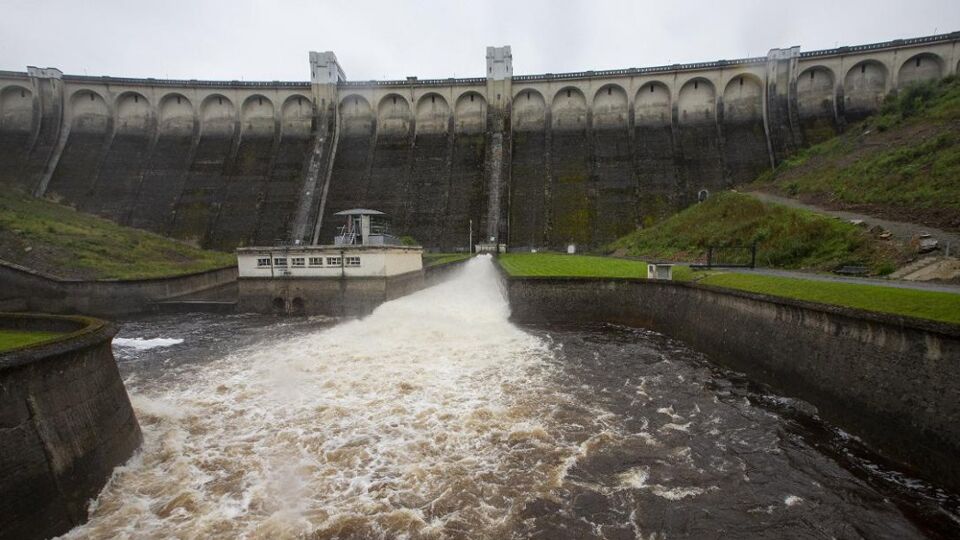 Kunnen onze dammen en dijken zo'n waterbom als in Centraal-Europa aan ...