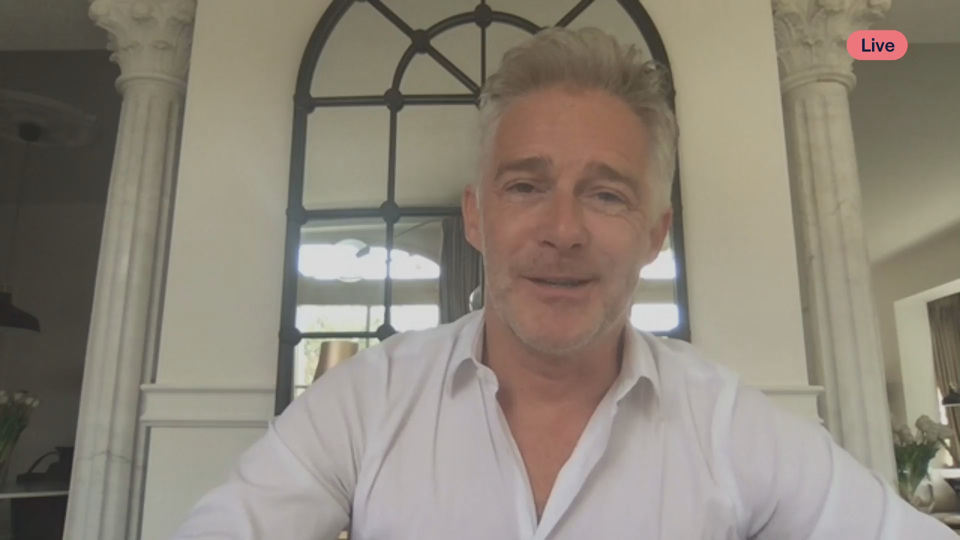 Zanger Christoff mag zingen bij vertrek van de paus op de luchthaven ...