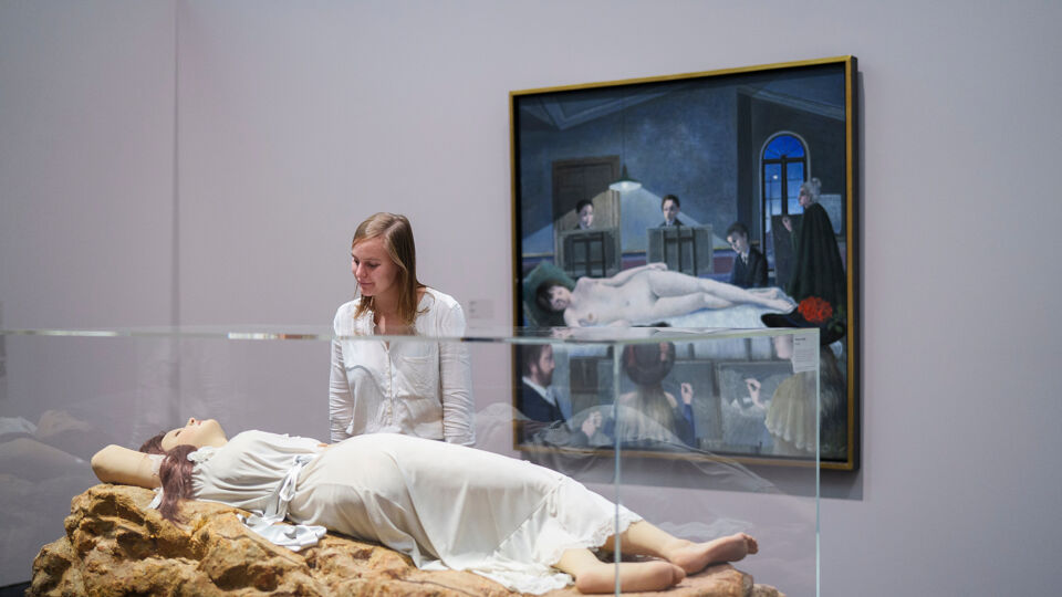 Femmes, temples et trains : à la découverte des mondes de Paul Delvaux ...