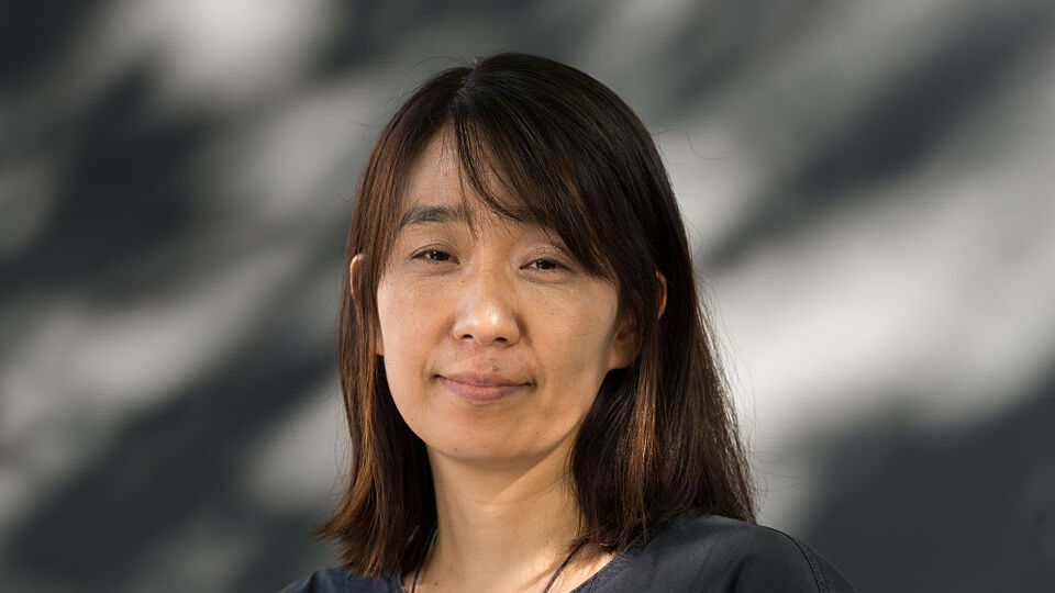 Zuid-Koreaanse schrijfster Han Kang krijgt Nobelprijs Literatuur 2024 | VRT NWS: nieuws