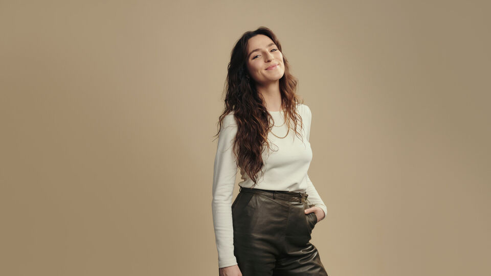 Aurélie Boffé wordt vanaf december presentator van VRT NWS Laat | VRT ...