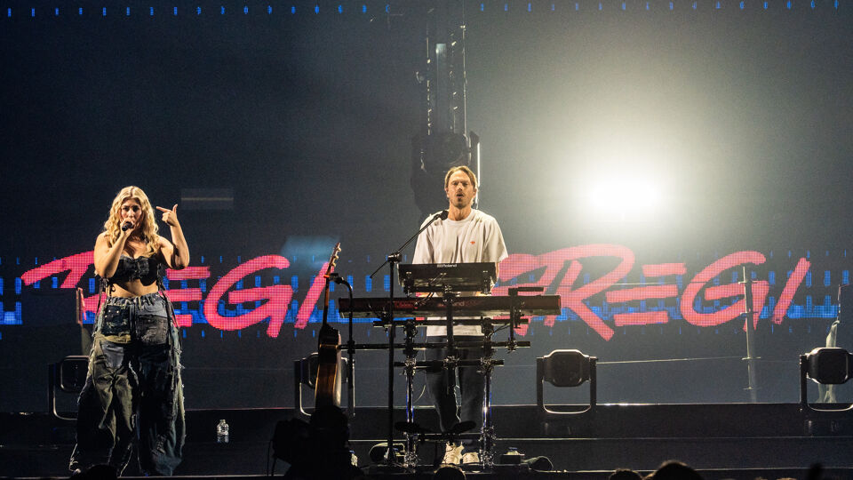 Verrassingsact Gustaph, veel Milk Inc.-nummers en een zwevende dj-booth ...