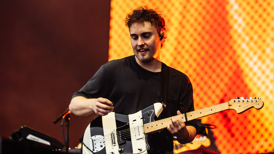 Britse singer-songwriter Sam Fender hoofdact op Rock Werchter op ...
