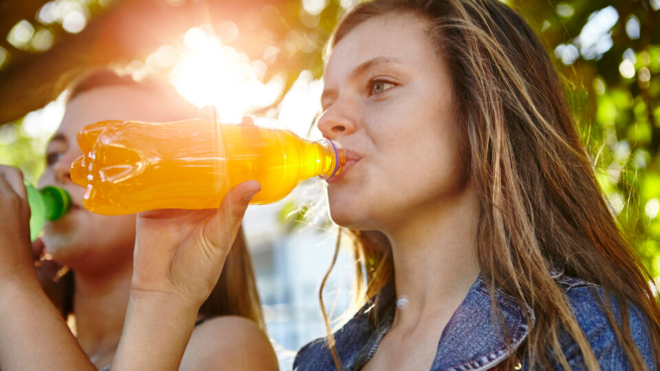 Bijna 1 op de 4 tieners in Vlaanderen drinkt elke dag frisdrank (en dat ...